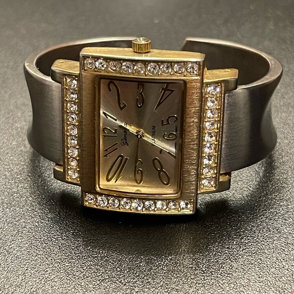 Geneva Platinum | Accessories | Geneva Platinum Watch With Crystals And ...